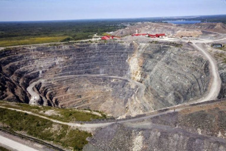 Vita microbica scoperta a 2,4 km di profondità a Kidd Creek