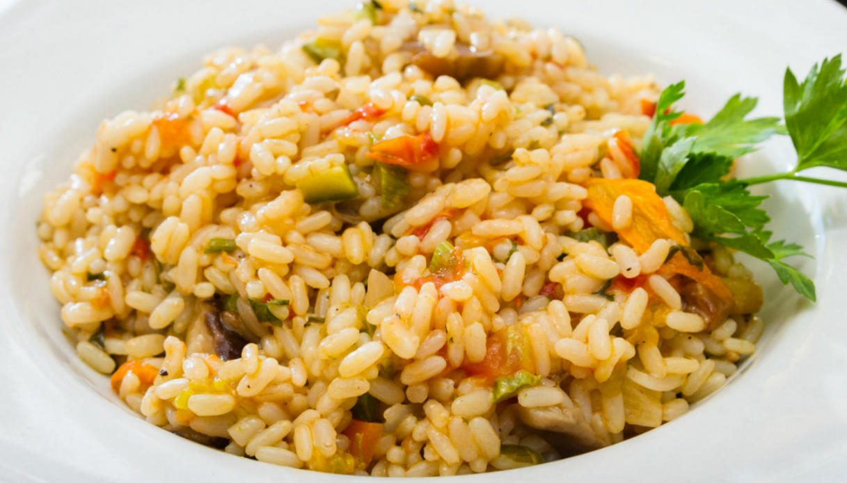 Riso alle Verdure: Un Piatto Saporito e Nutriente