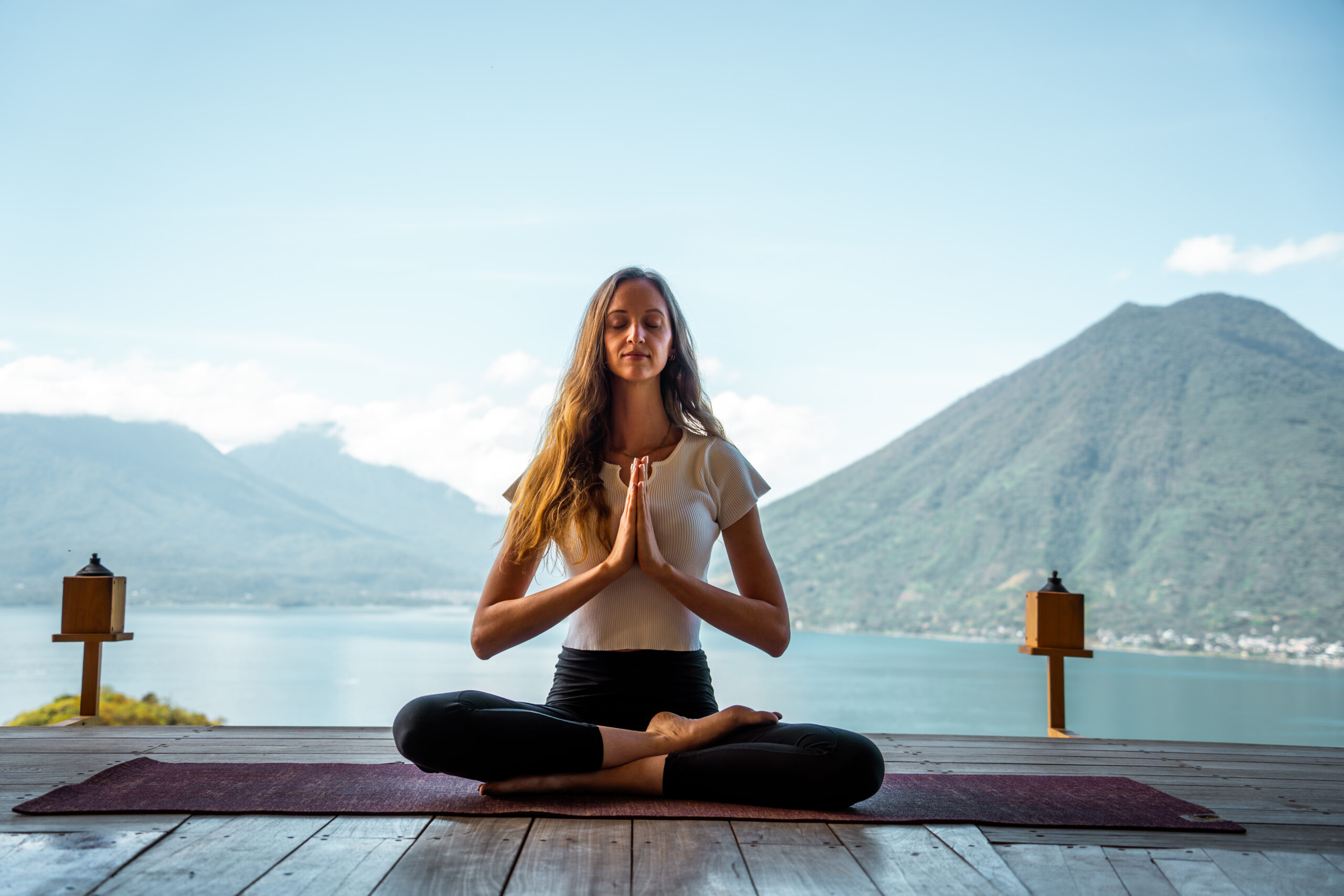 Yoga Somatico: il Trend che Calma Nervi e Scioglie Contratture
